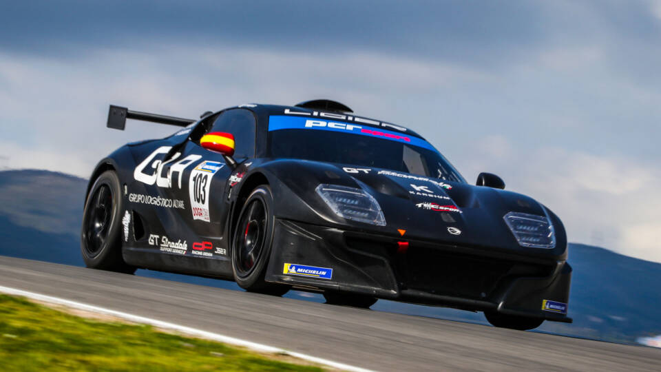 Bondurant School chose the Ligier JS F4 to launch the first official F4 ...